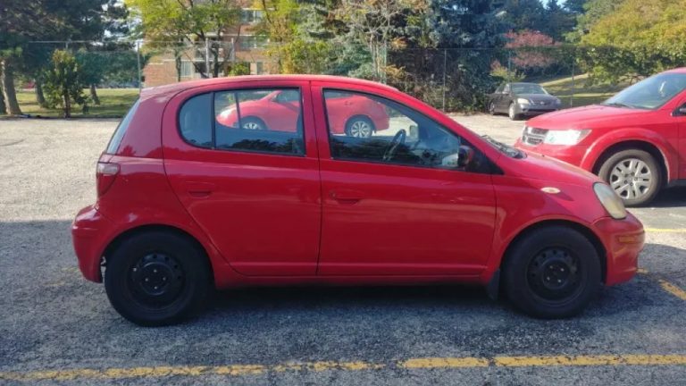 Home For The Holidays: 2006 BMW 330i vs 2004 Toyota Echo - The Autopian