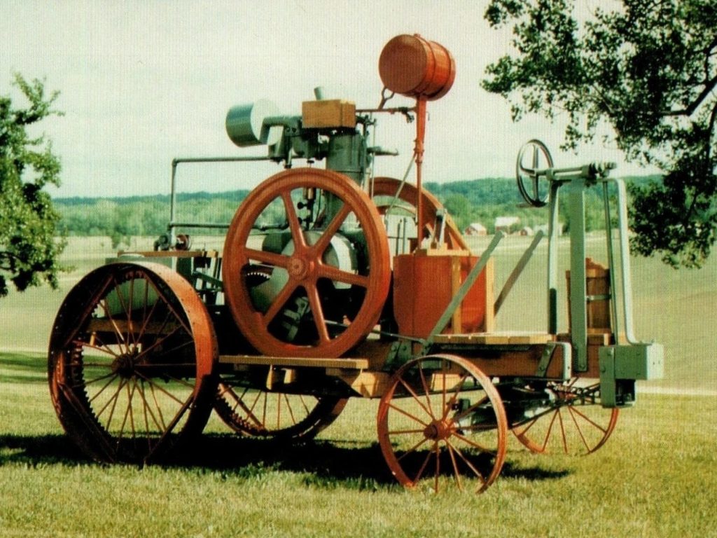 A Century Ago, A Man Invented The World's First Gas-Powered Tractor ...