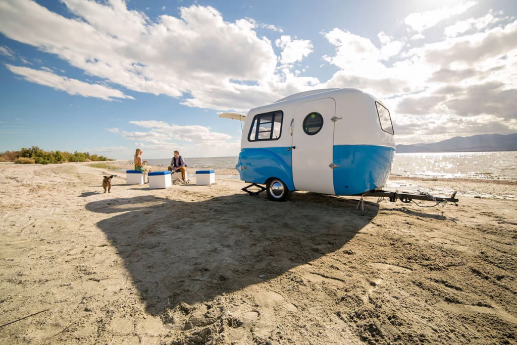 This Retro-Style Fiberglass Camper Has A Floor Plan You Can Move Around ...