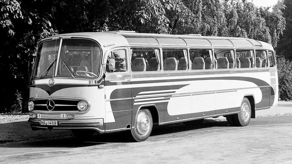 This Mercedes-Benz Bus-Turned Motorhome Is One Of The Coolest RV ...