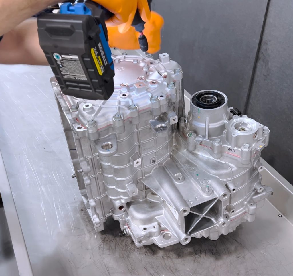 The Kia EV9 Is The World's First EV With A Motor That Can 'Change Gears ...