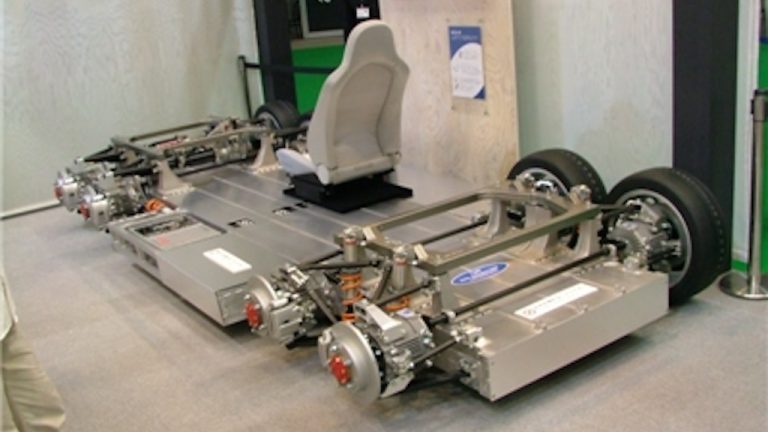 The Eliica Was The Bonkers Eight-Wheeled 230-MPH Electric Limo You ...