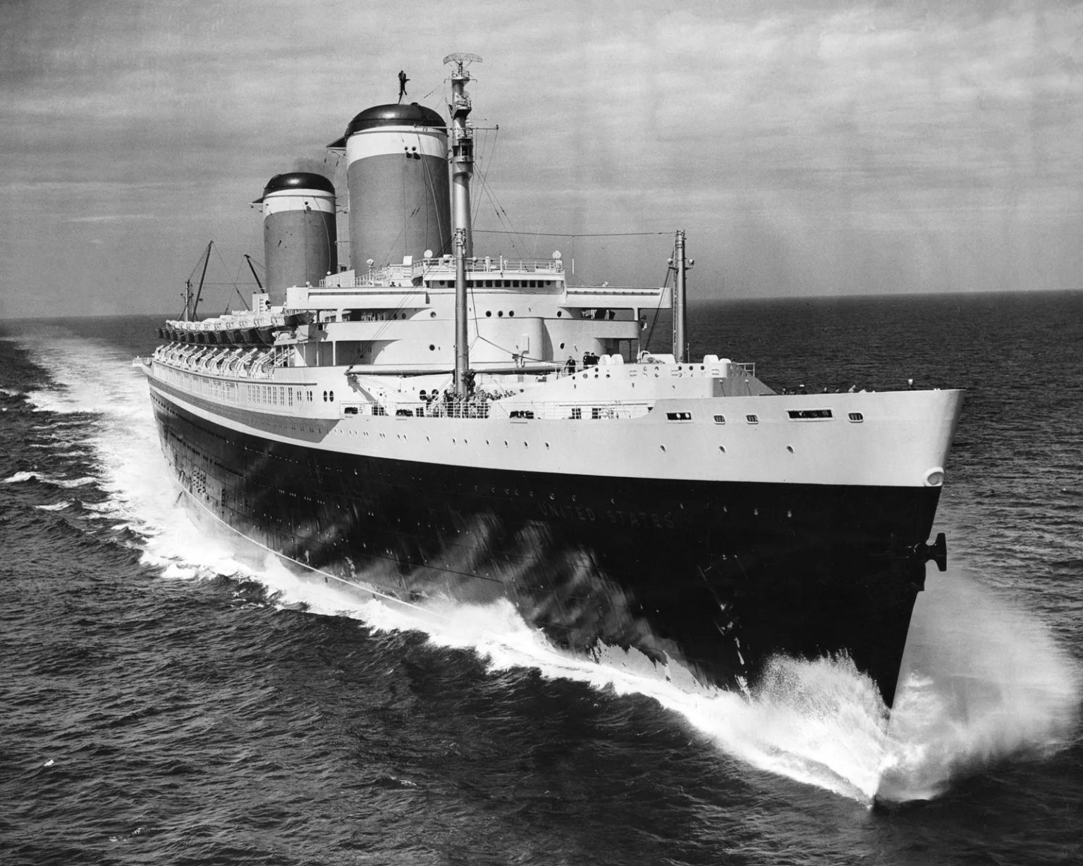 This Majestic Old Ship Is The Fastest Liner To Ever Cross The Atlantic ...