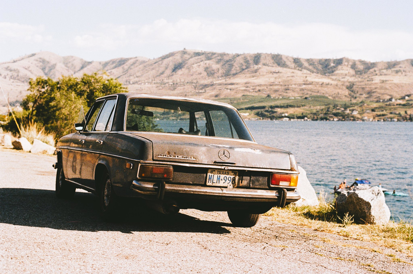 Car Enthusiast Finds Heartwarming Note On Rusty Mercedes