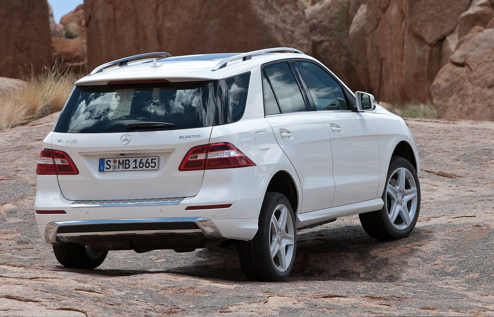 The Four-Cylinder, Diesel-Powered Mercedes ML Made Absolutely No Sense ...