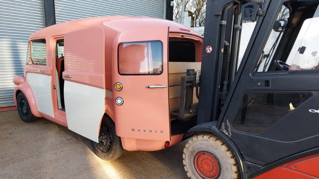 The Morris Commercial JE Is A Charming Electric Van Made Of Carbon ...
