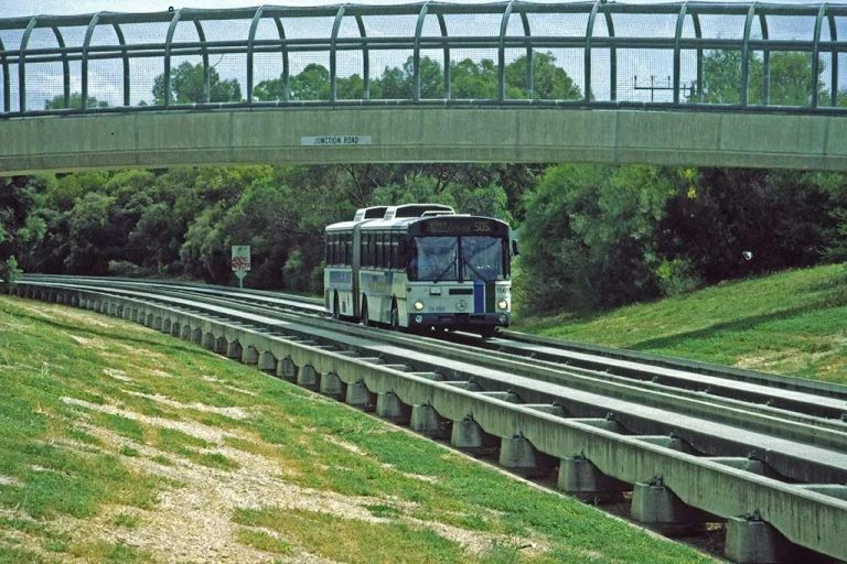 These Australian Buses Run On Tracks, And Cars Keep Getting Stuck On ...