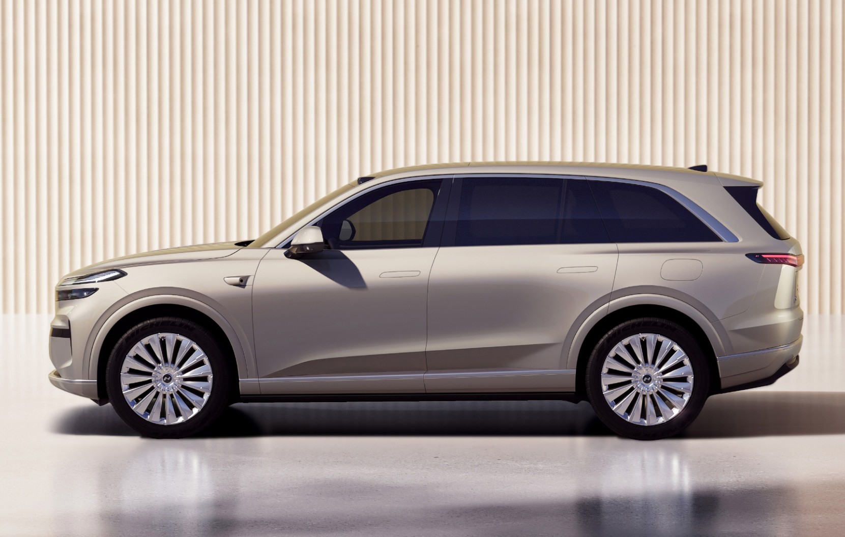 This Chinese Full-Size SUV Is The First With Battery Swap Tech And A ...