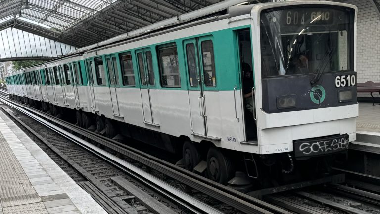 Some Trains Have Rubber Tires Like Giant Buses And The Reason Why Makes ...