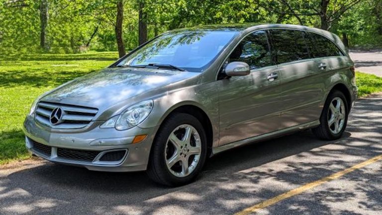The Mercedes-Benz R500 Was A Rare V8 Minivan That Could Keep Up With A ...