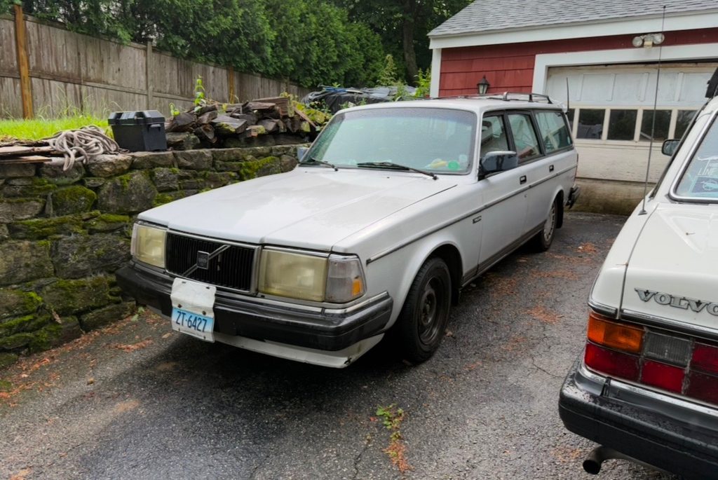 How This Couple Put A Million Miles On Their Volvo 240s - The Autopian