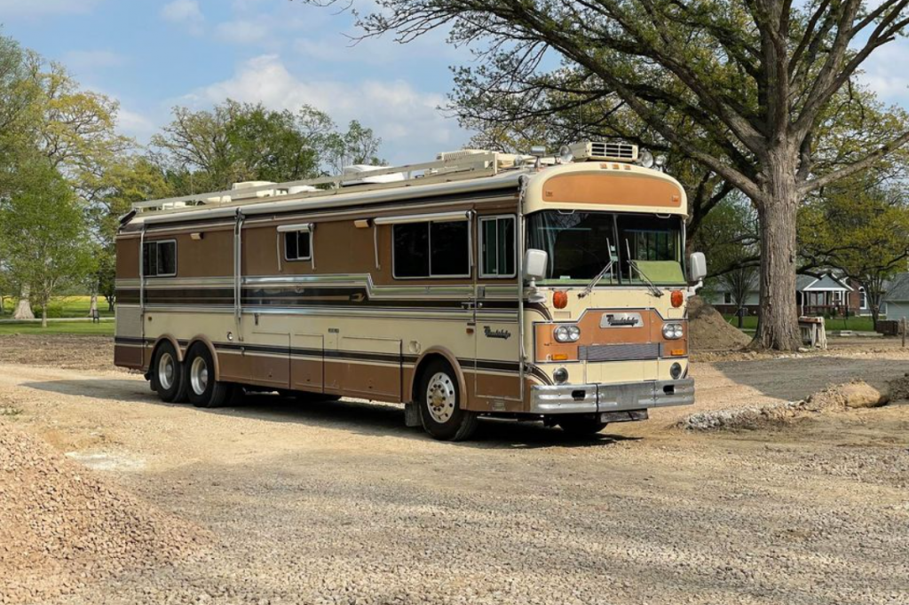 The Wanderlodge Is A Luxury RV Built By A School Bus Manufacturer And ...